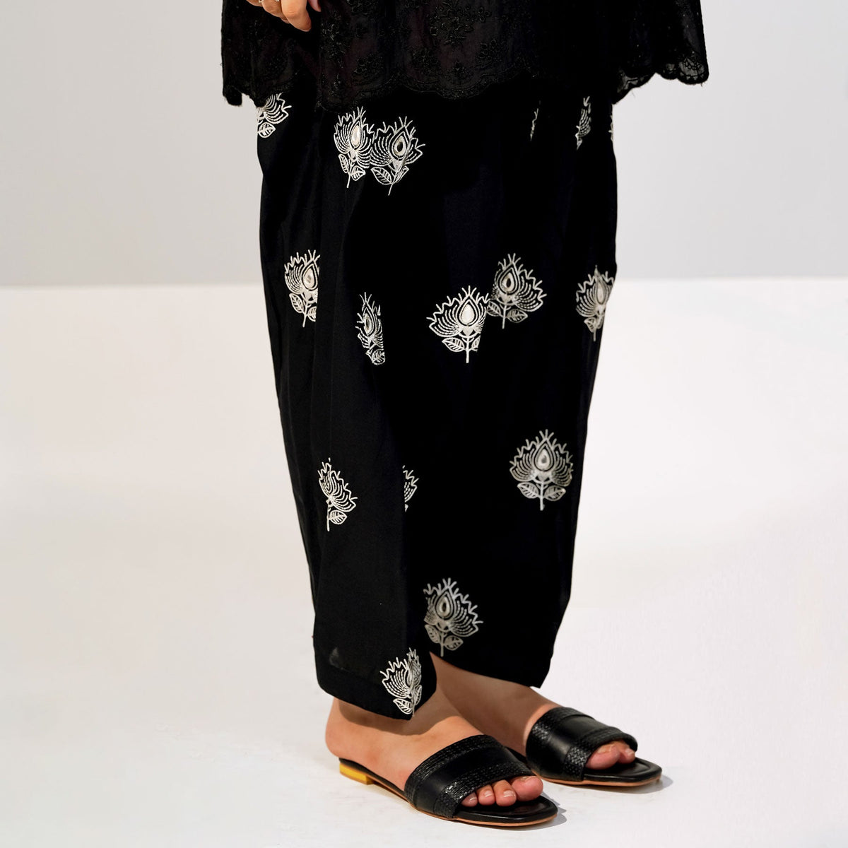Black Embroidered Cambric Shalwar PS3530 | Stylo – Stylo Global